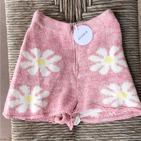 Storia | Shorts | Storia Daisy Print Shorts | Poshmark